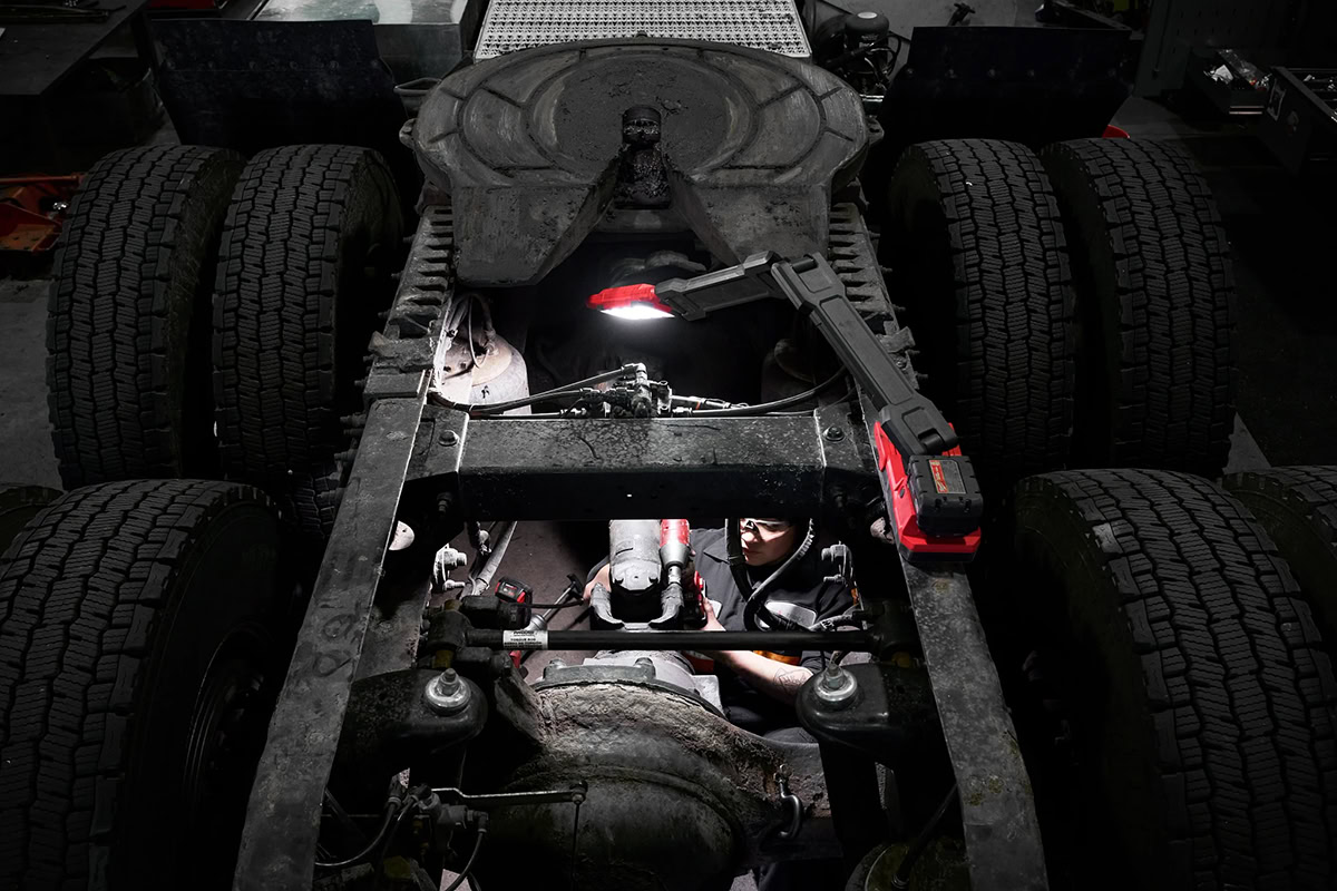 Milwaukee M18 Magnetic Extendable Boom Light - Trailer Technician